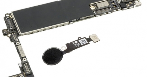 Apple iPhone 7 128GB Motherboard With Touch ID - Cellspare